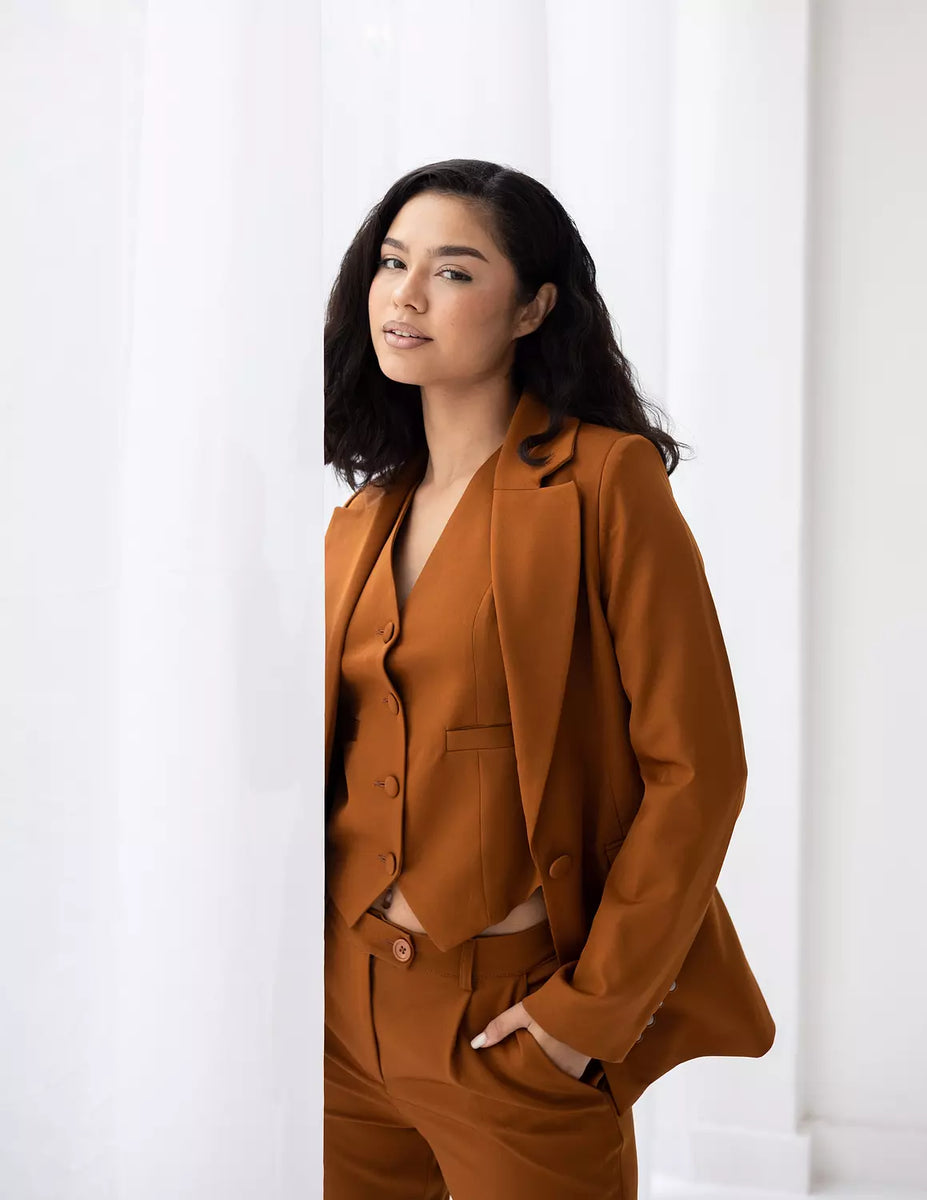 Amber Blazer – Sara Yousry